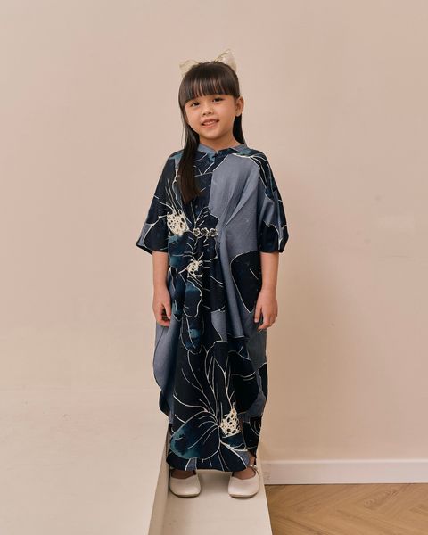 Anakita Timeless Jewels Eid 26' Kaftan in Midnight Orchard – The KITA ...