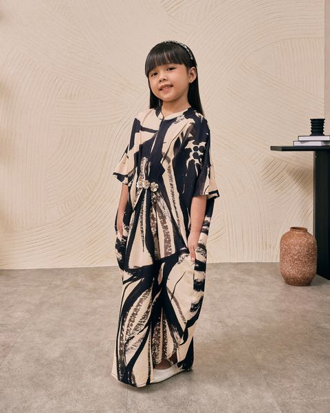 Anakita Timeless Jewels Eid 26' Kaftan in Ebony Black – The KITA Studio