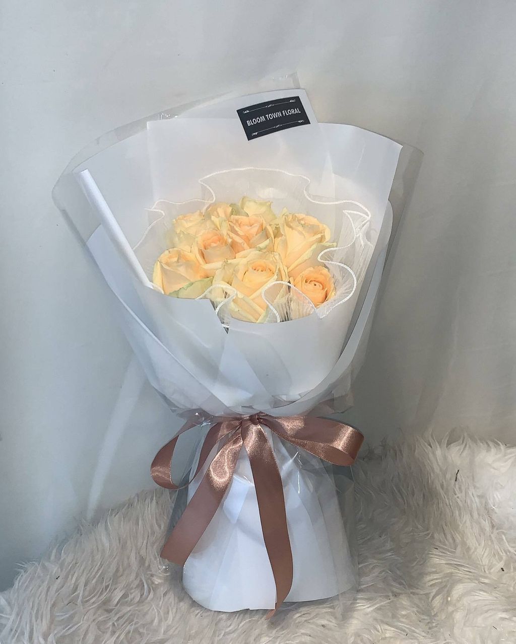 Champagne Rose Bouquet – Bloom Town Floral