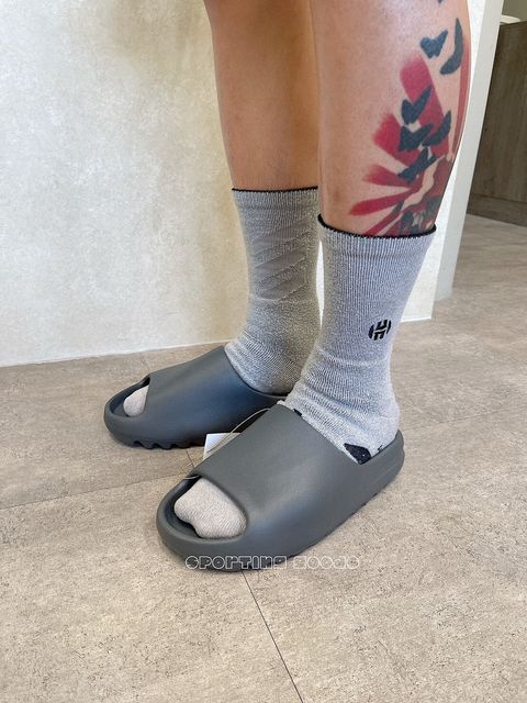 Adidas originals Yeezy Slide Granite ID4132 深灰色 軟Q 拖鞋 男女 – S.G_studio