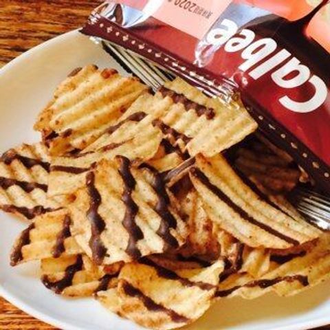 Calbee 日本Calbee期間限定奢華系巧克力淋醬洋芋片48g 巧克力洋芋片 – ㋪㋕㋚かいしゃ HiKaSa 日本選物 日貨雜鋪