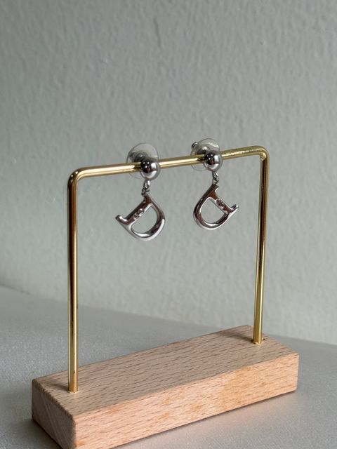 Vintage Dior silver D stud earrings – Livz Vintage
